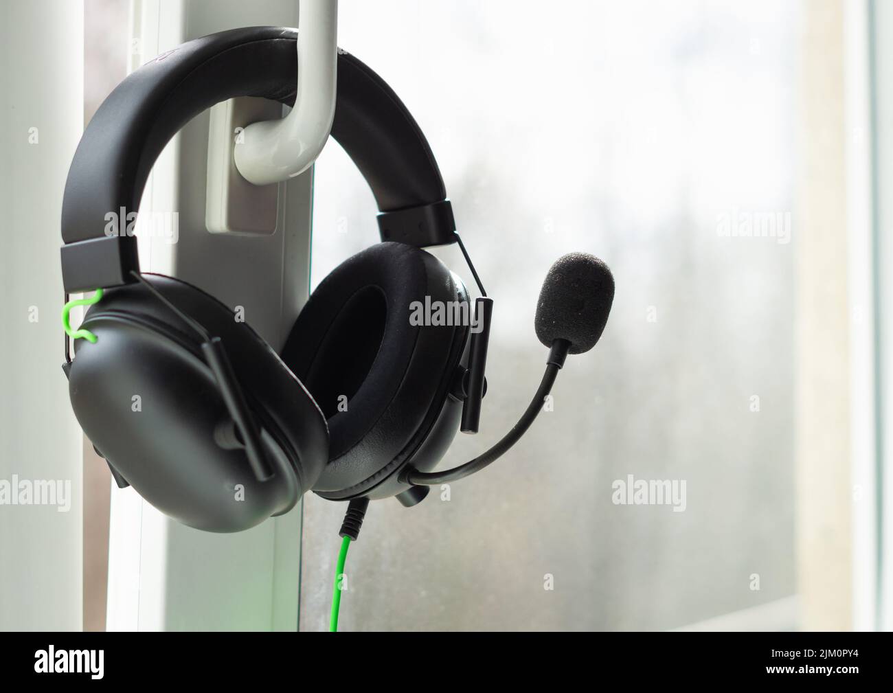 Hanging microphone hi-res stock photography and images - Alamy