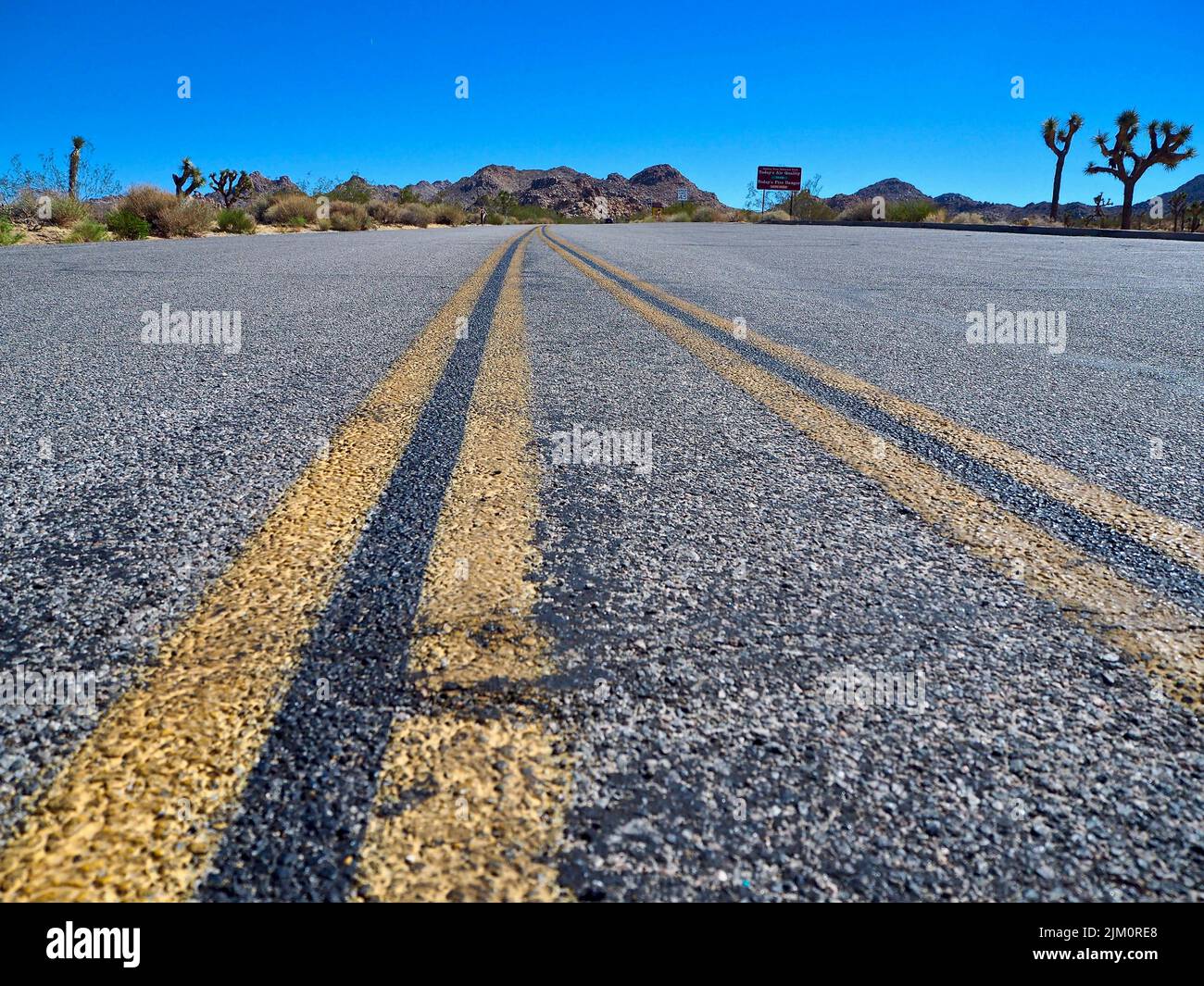 Mojave desert joshua tree road hi-res stock photography and images - Alamy