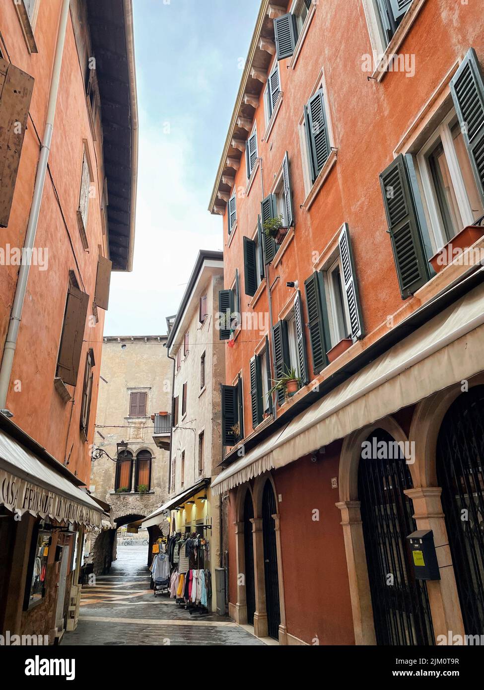 Narrow alley between old stone houses hi-res stock photography and ...
