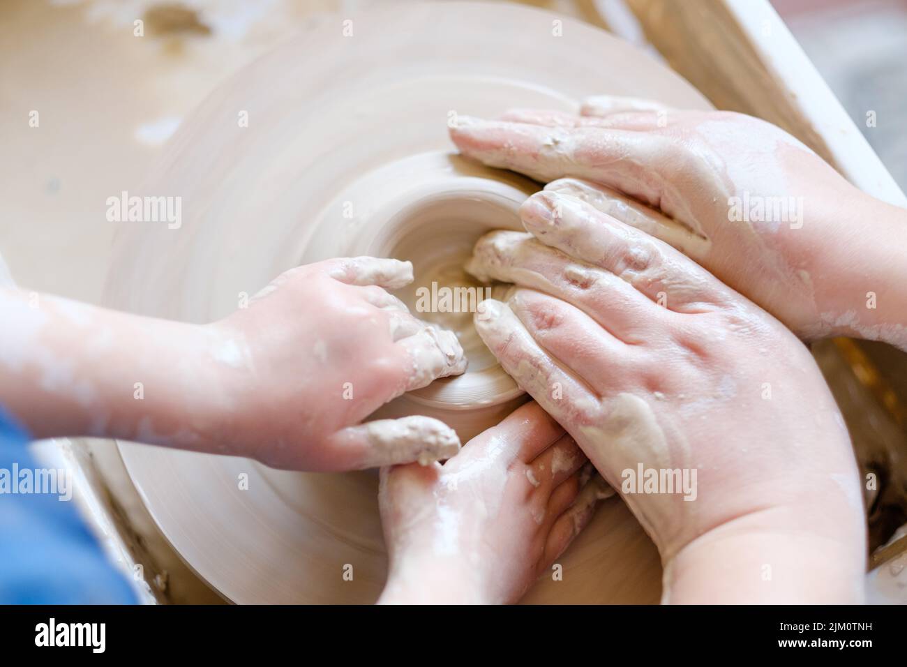 pottery workshop handmade craft artisan clay wheel Stock Photo - Alamy