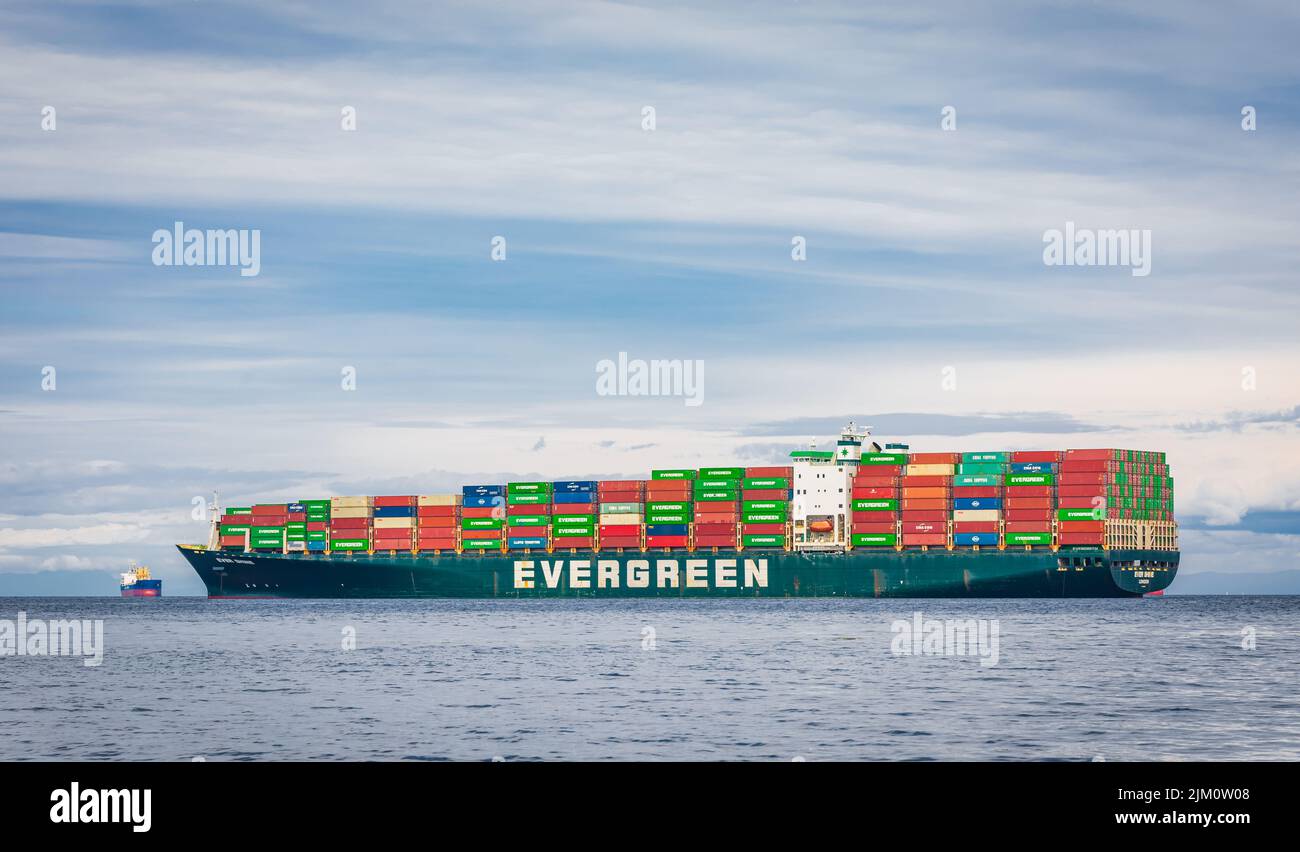 Evergreen container ship hi-res stock photography and images - Alamy