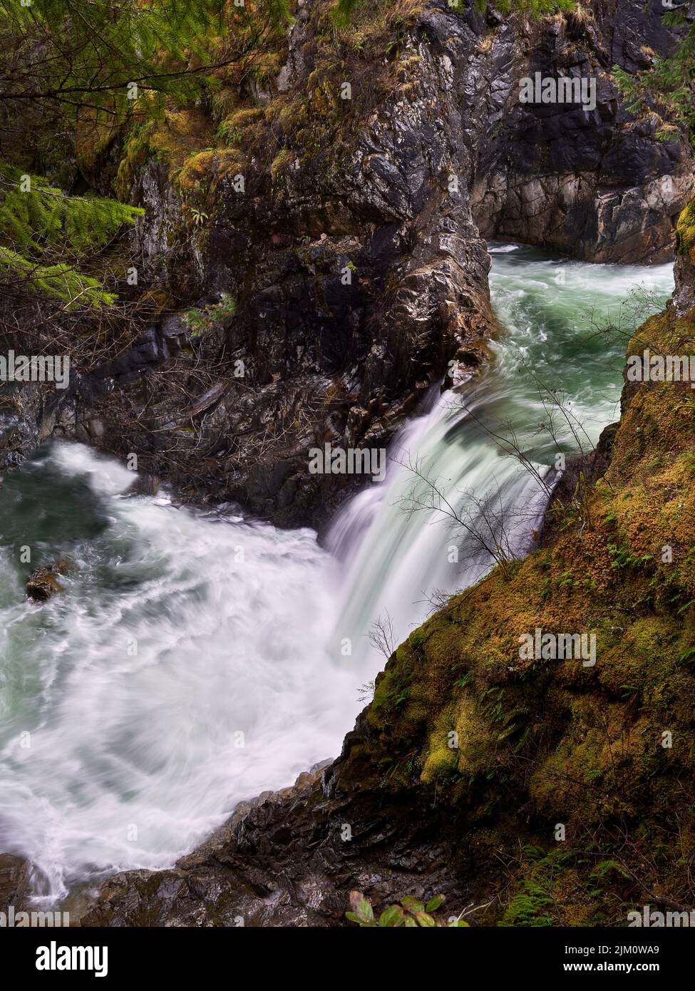Waterfall water running down wet hi-res stock photography and images ...