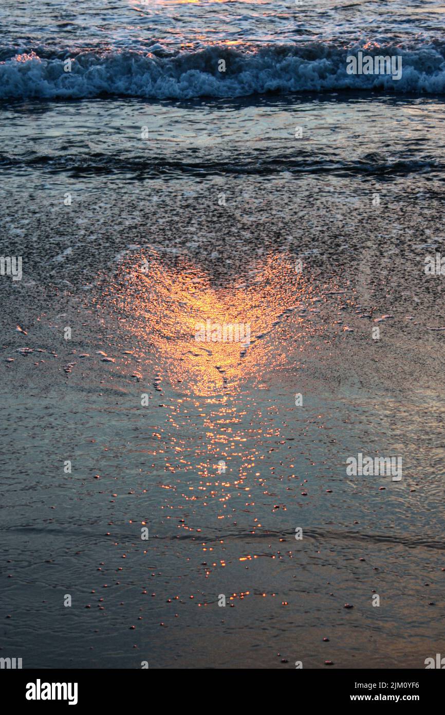 Heart shaped beach beach hi-res stock photography and images - Alamy