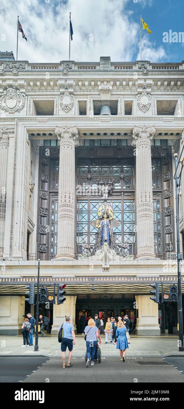 Selfridge department store, Oxford Street shopping centre, London ...