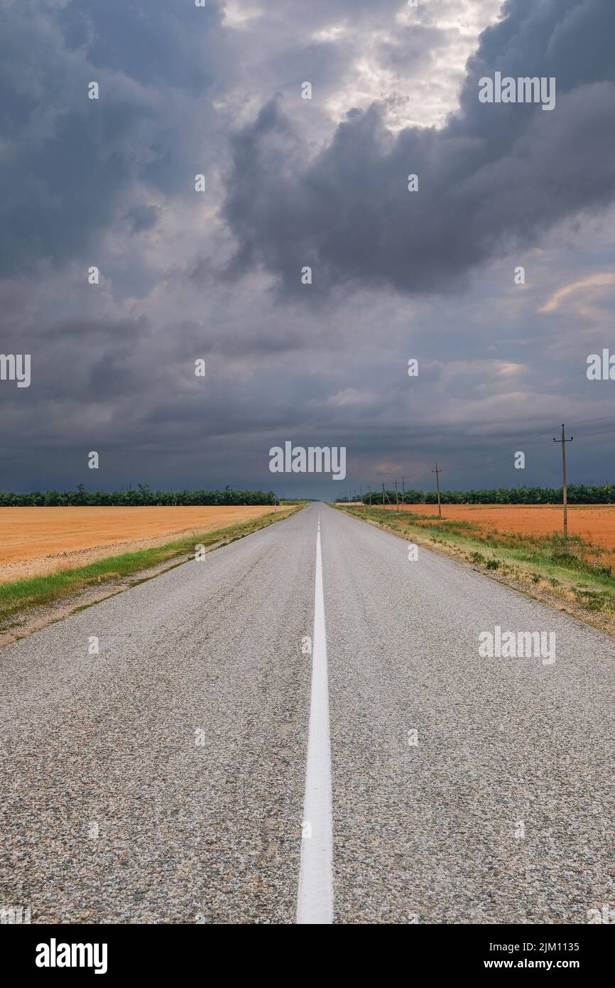 Road going into the distance dark hi-res stock photography and images ...