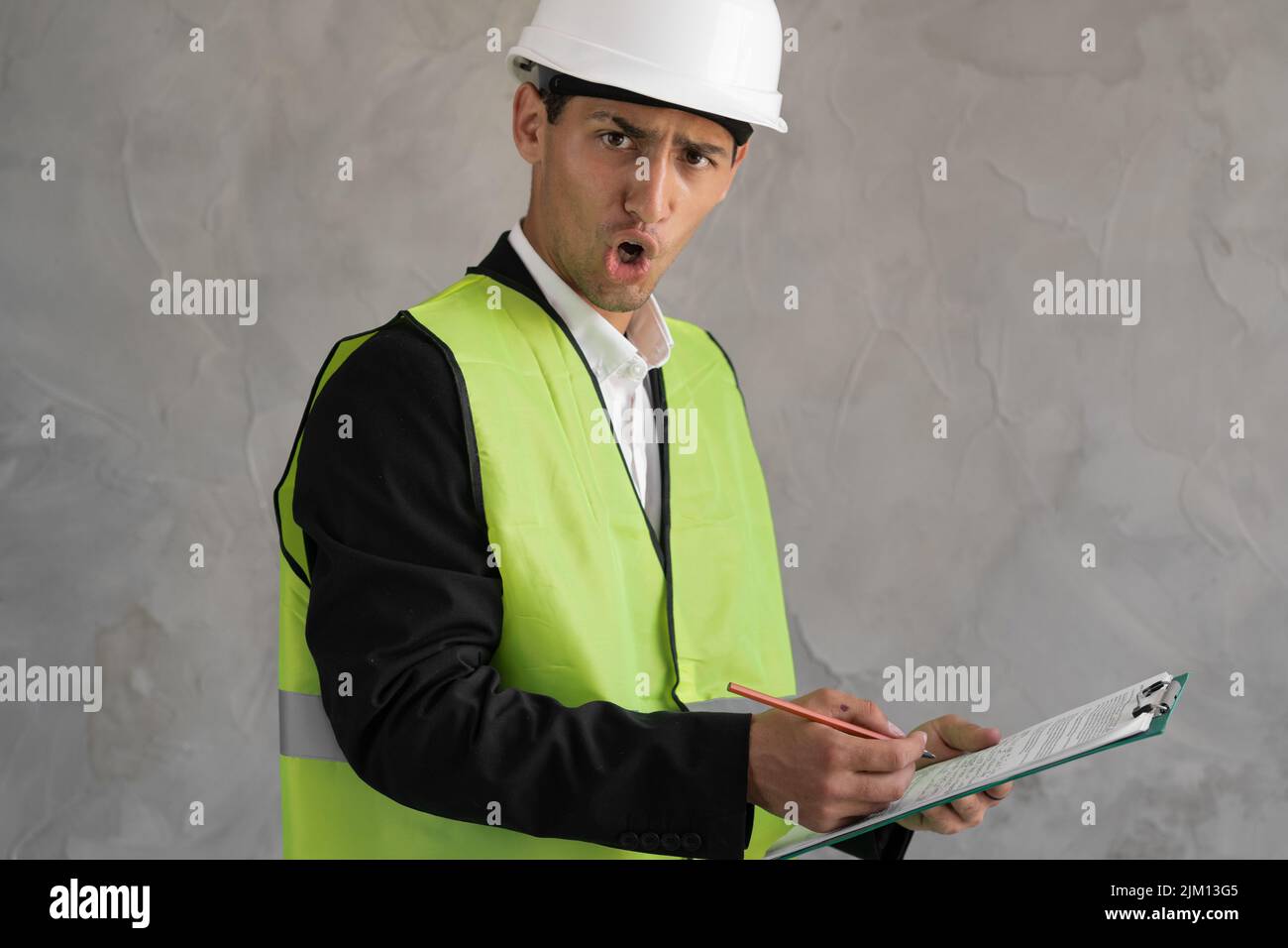 Person clipboard checklist hi-res stock photography and images - Alamy