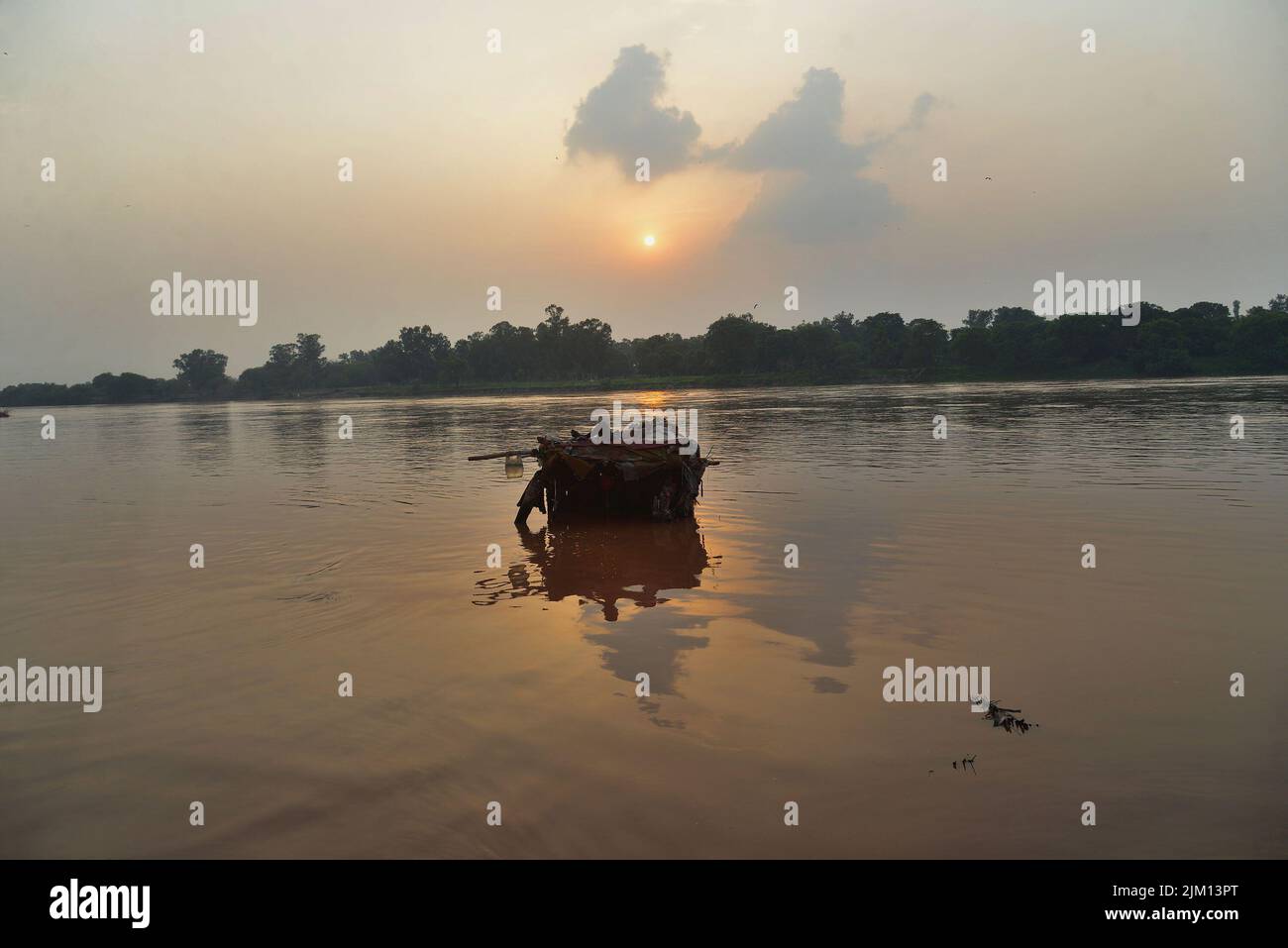 Lahore, Pakistan. 02nd Aug, 2022. A view of water level increasing in ...