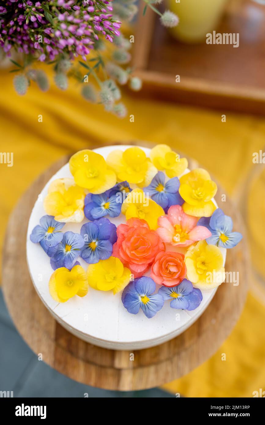 Cheesecake decorated with edible flowers Stock Photo - Alamy