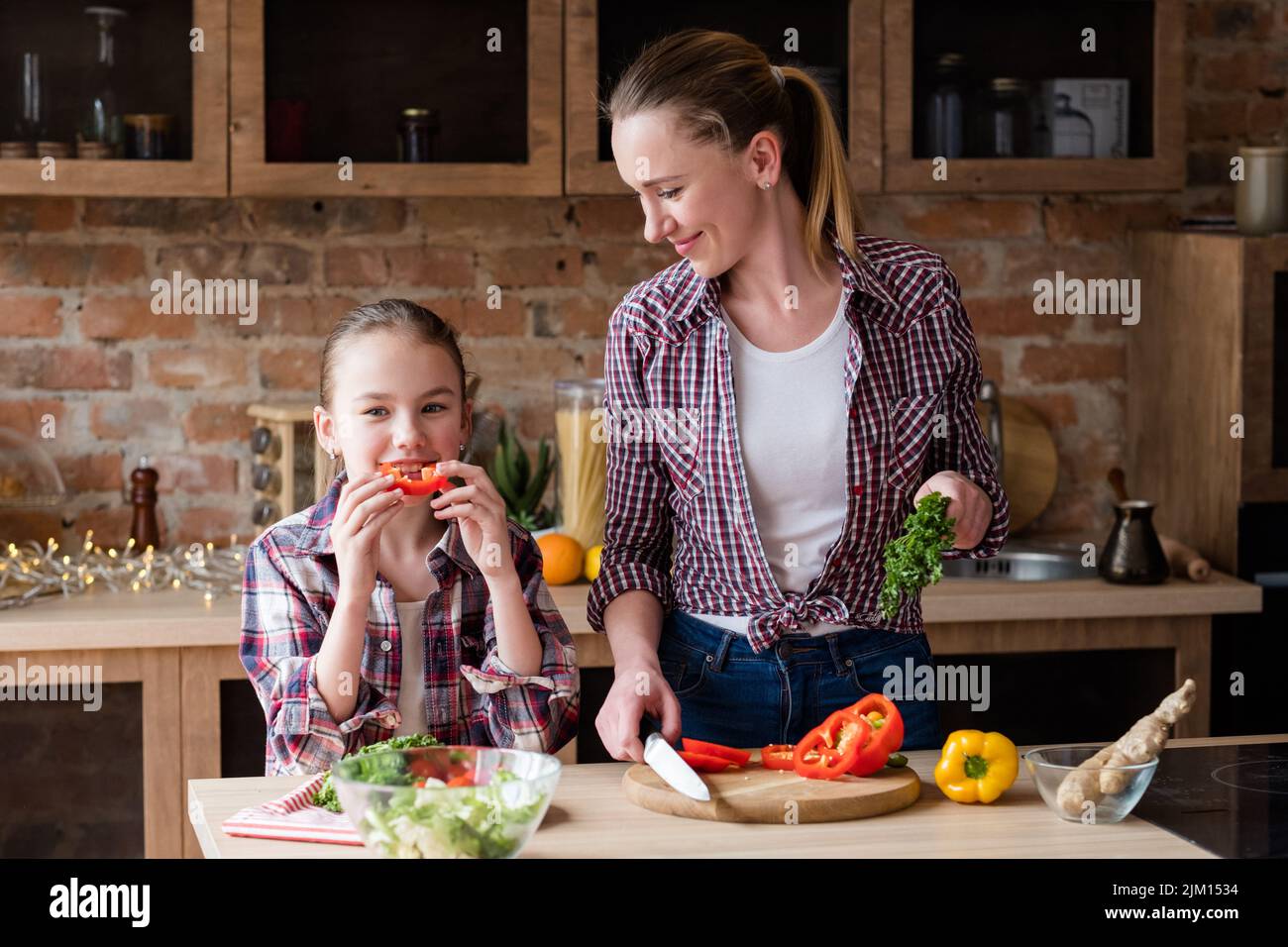 Family cook hi-res stock photography and images - Alamy