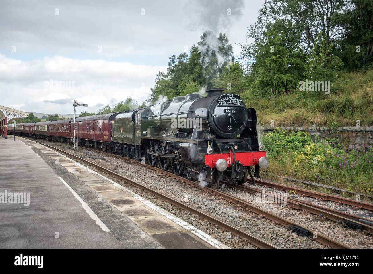 Steam locomotive Scots Guardsman setting off from Hellifield railway ...