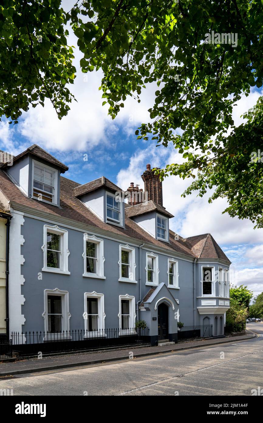 MISTLEY HIGH STREET WITH PRETTY HOUSES Stock Photo - Alamy