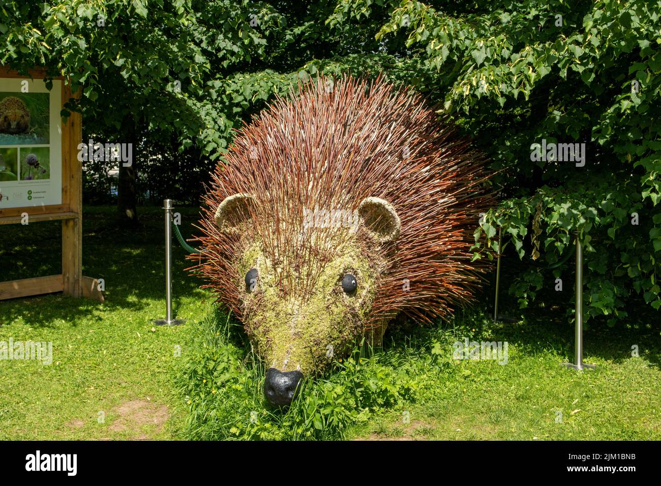 Hedgehog Sculpture at Sudeley Castle, Winchcombe, Gloucestershire ...