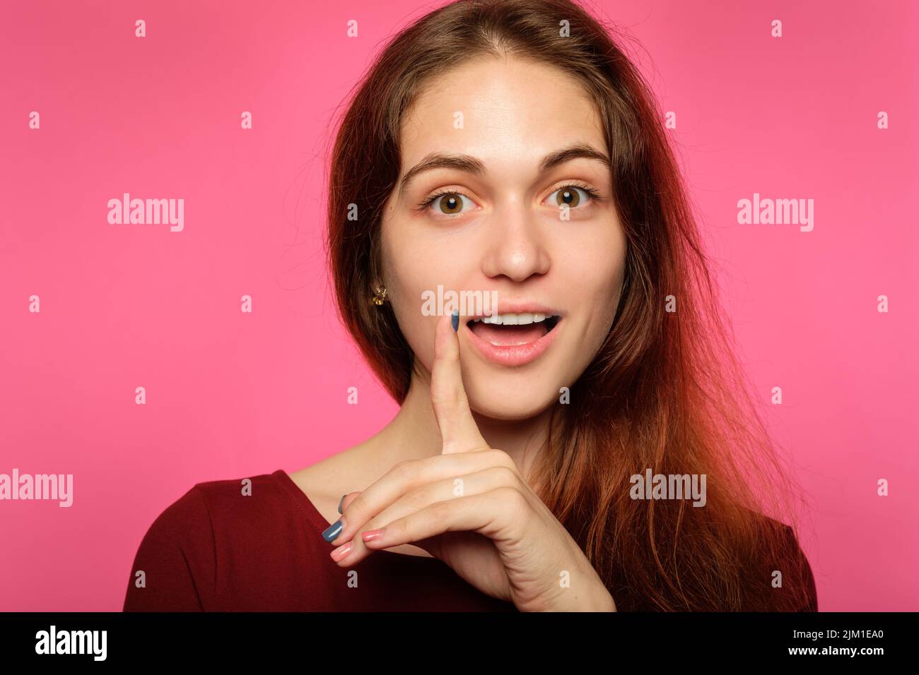 surprised impressed girl facial expression emotion Stock Photo - Alamy
