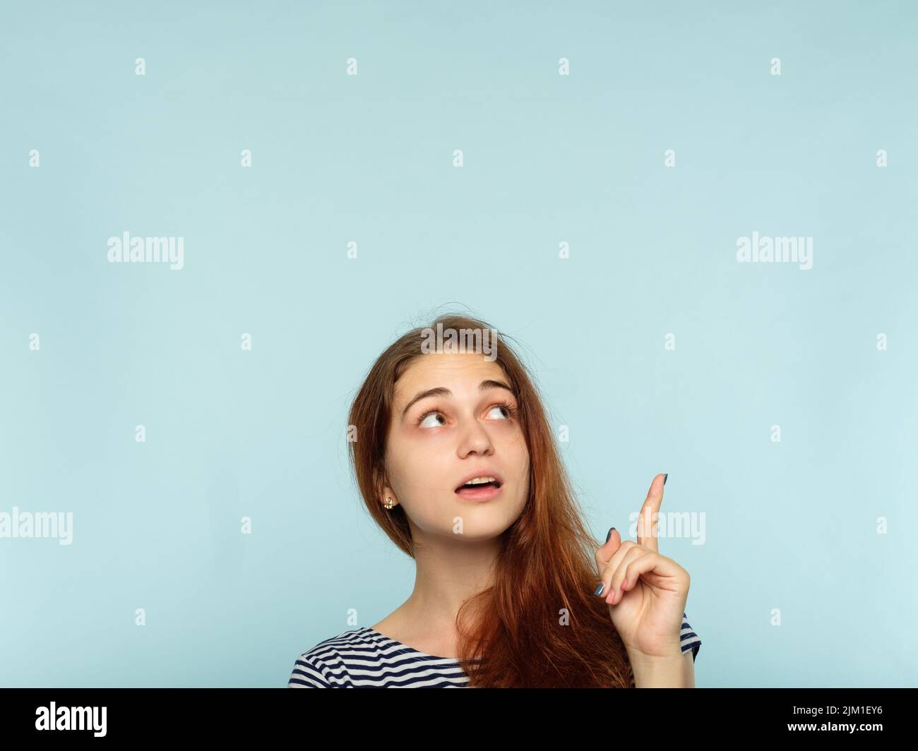 girl amazed point finger advertising space above Stock Photo - Alamy