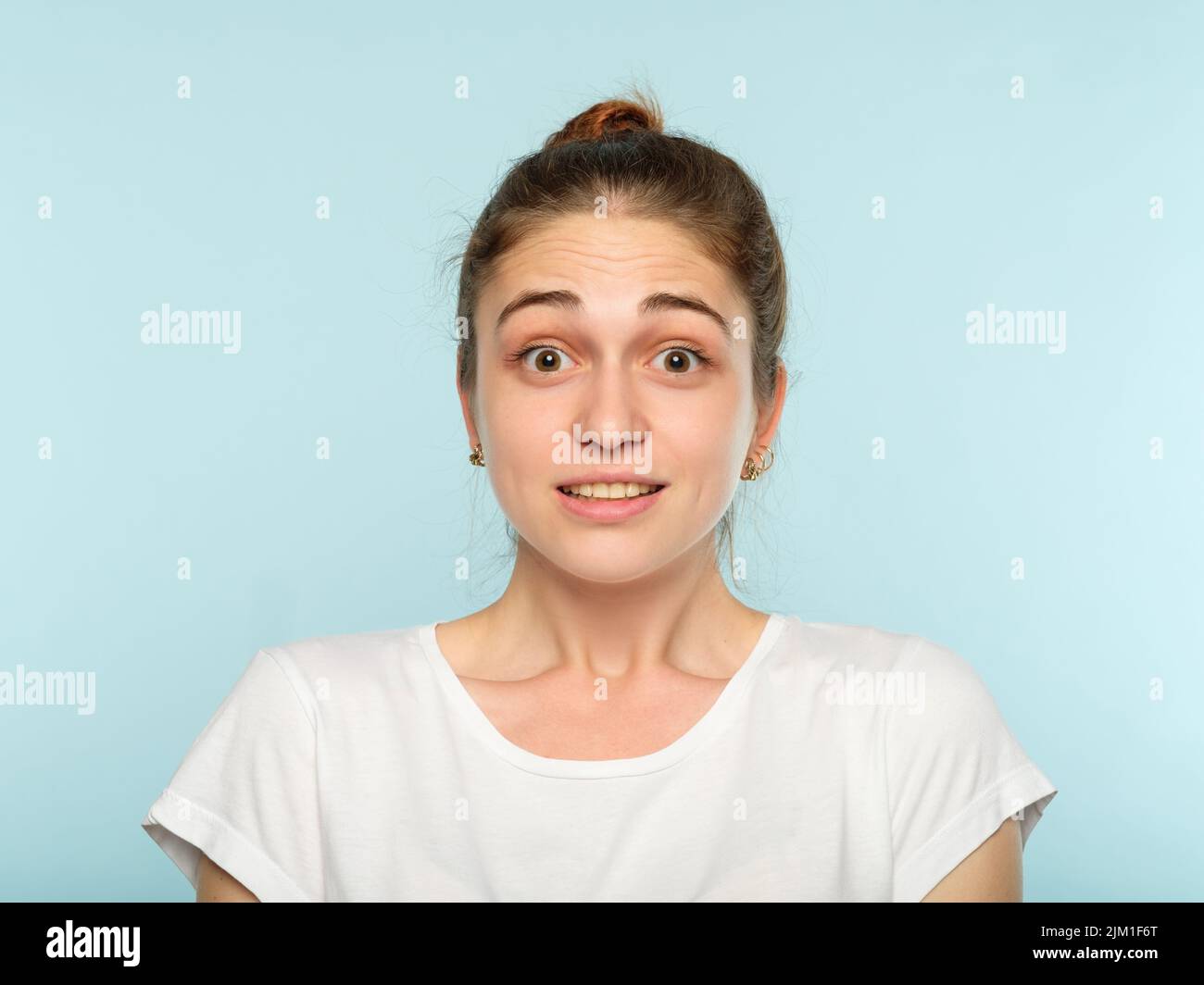 shocked surprised astounded facial emotion girl Stock Photo - Alamy