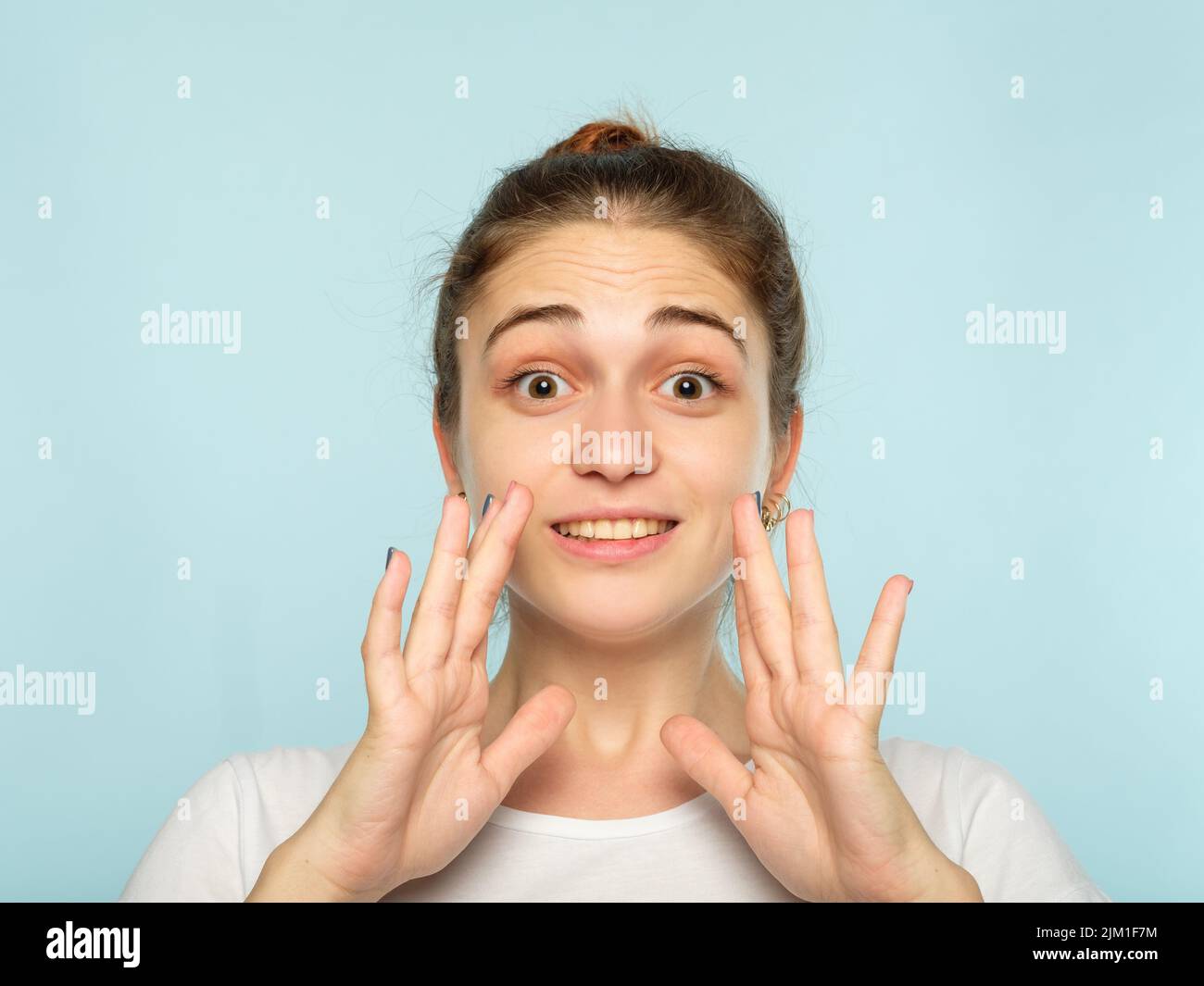 surprised amazed girl unbelievable emotional face Stock Photo - Alamy
