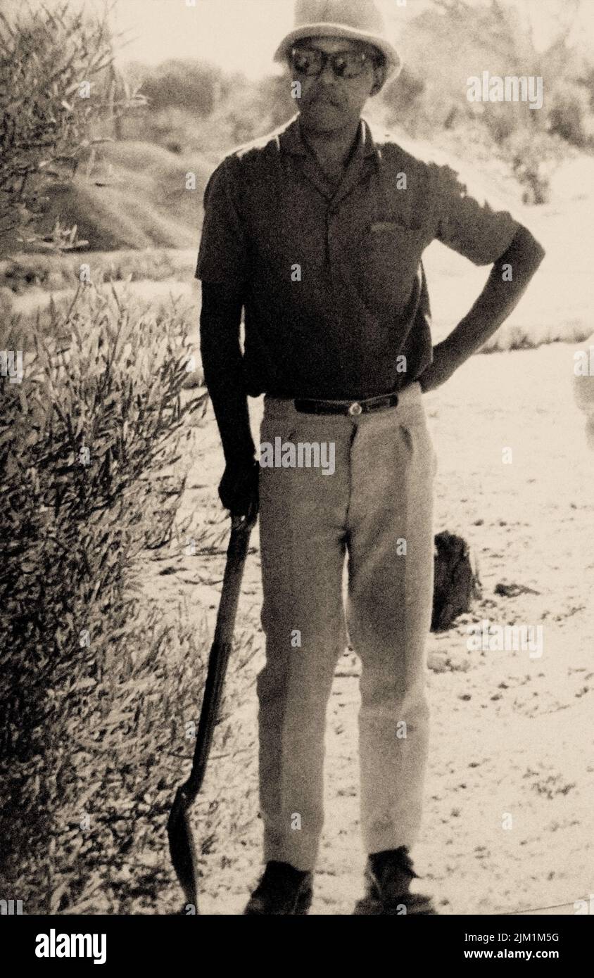Nelson Mandela working in the Robben Island prison garden. Museum ...
