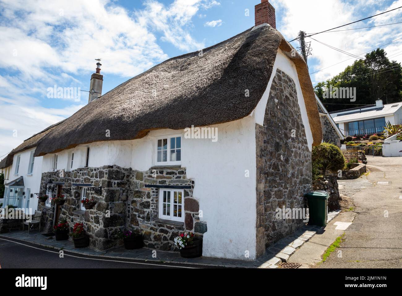Thatched Roof cottages in Coverack, Cornwall,UK Stock Photo - Alamy