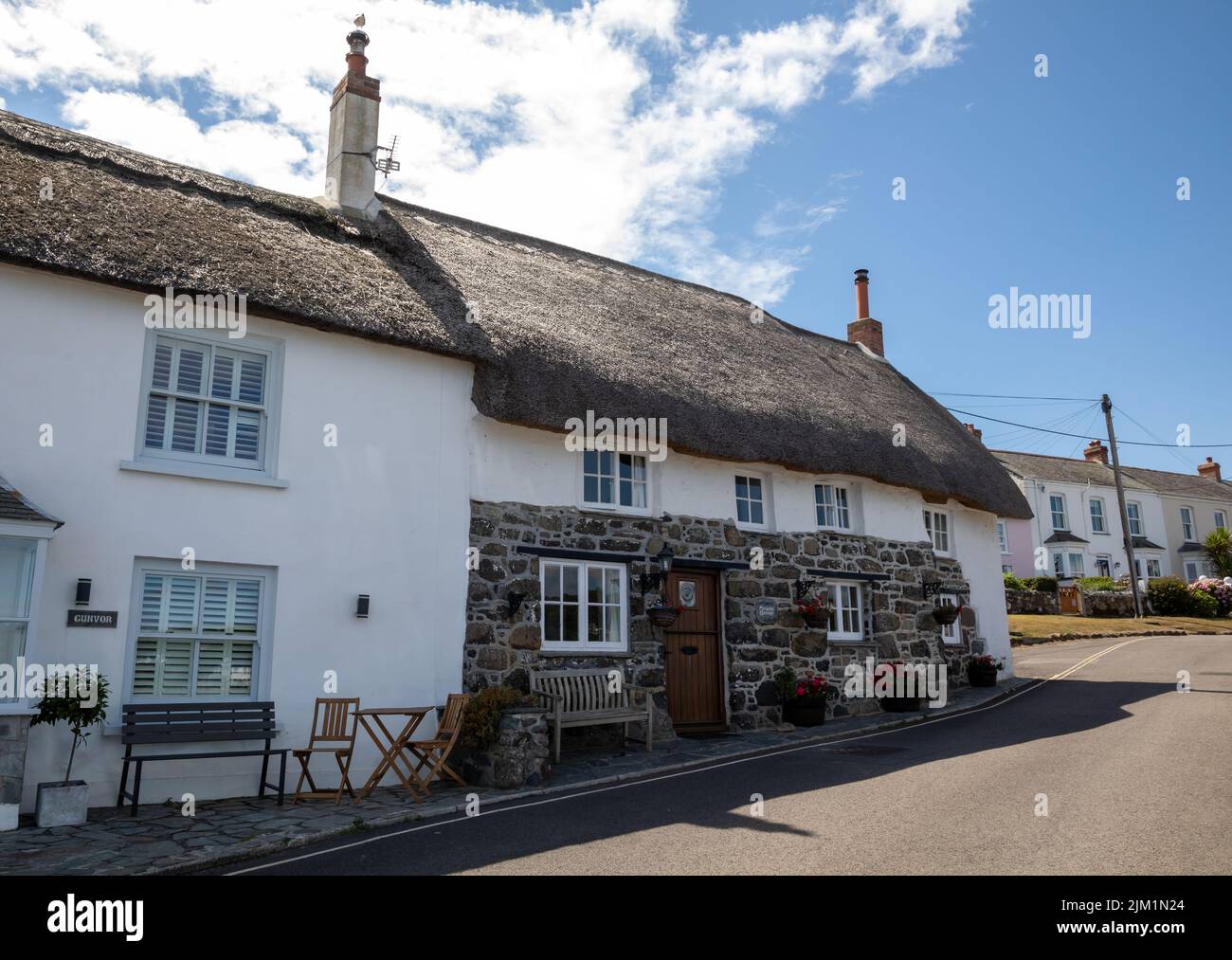 Thatched Roof cottages in Coverack, Cornwall,UK Stock Photo - Alamy