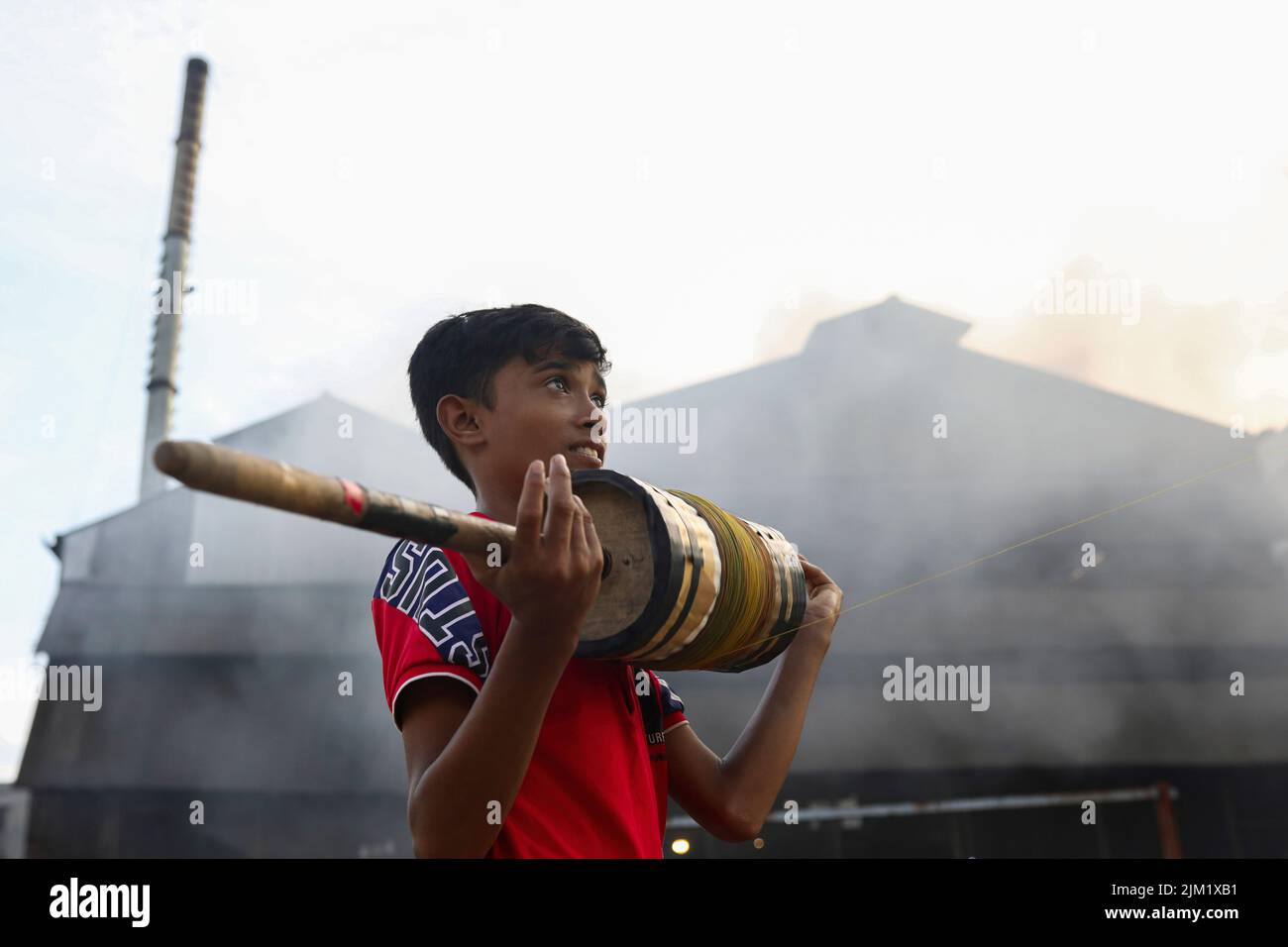 Dhaka, Bangladesh. 03rd Aug, 2022. Children fly kites amid polluted air ...