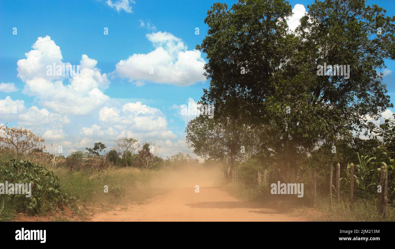 Dirt street hi-res stock photography and images - Alamy