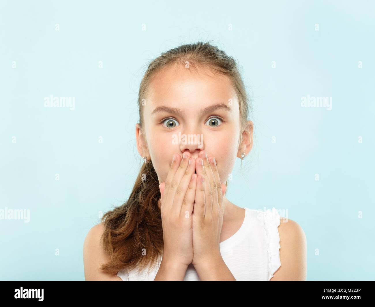 Shocked girl covering her mouth hi-res stock photography and images - Alamy