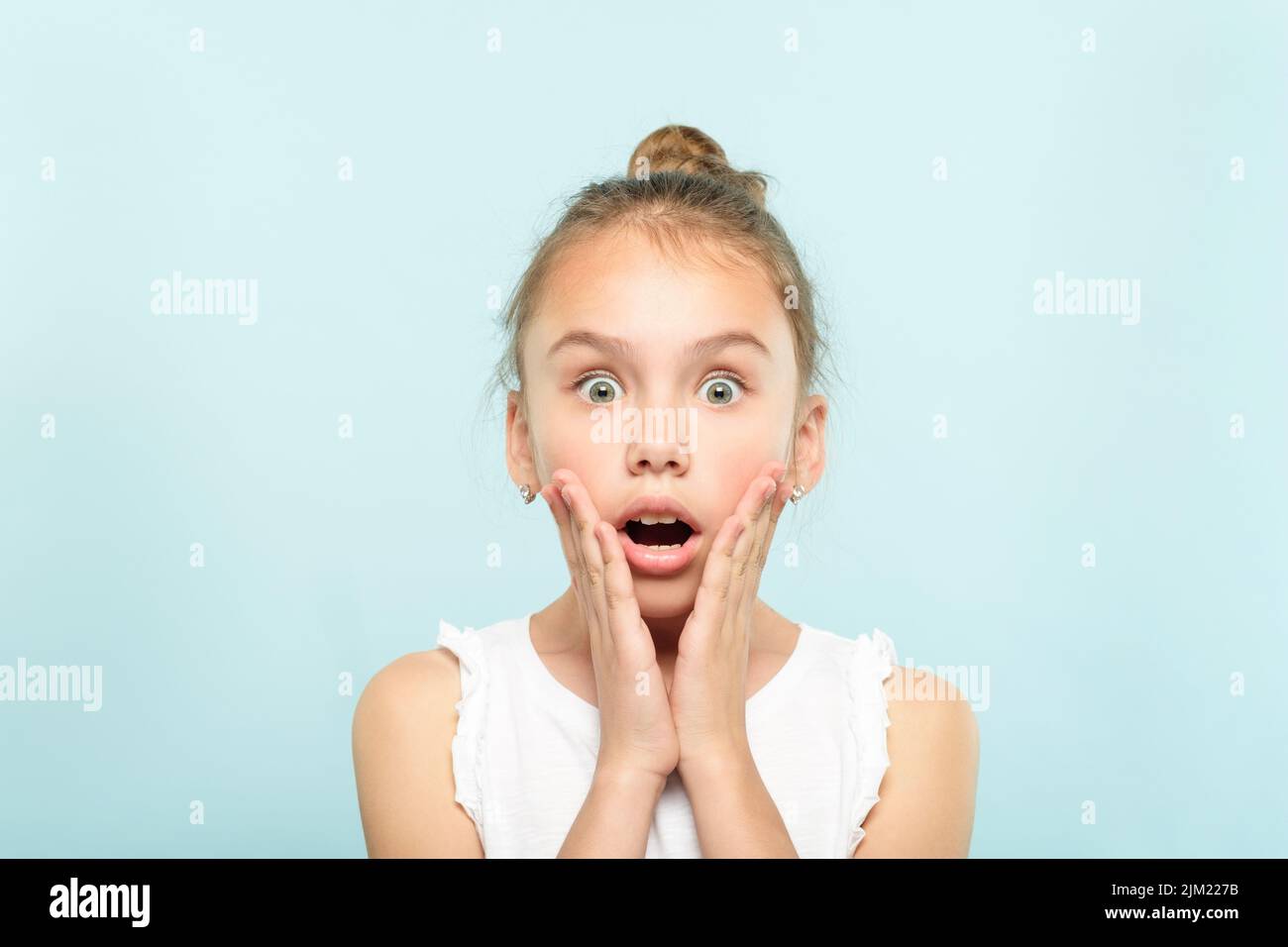 surprised shocked girl open mouth emotional face Stock Photo - Alamy