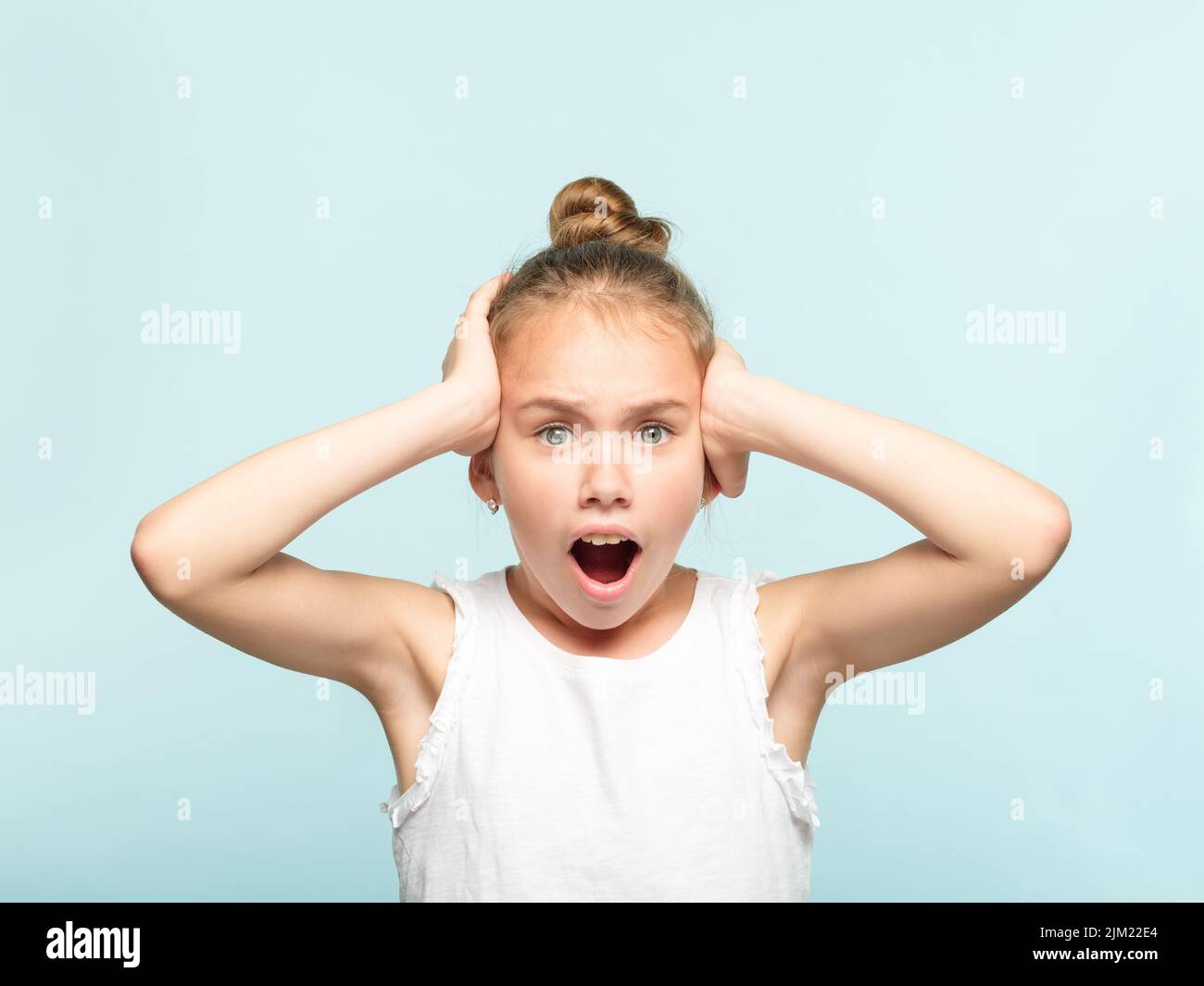 omg shock unbelievable child clutch head hands Stock Photo - Alamy