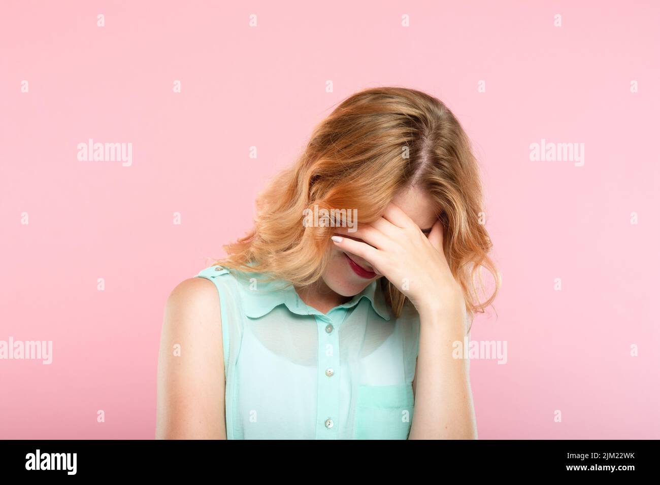 facepalm shame embarrassment girl cover face Stock Photo - Alamy