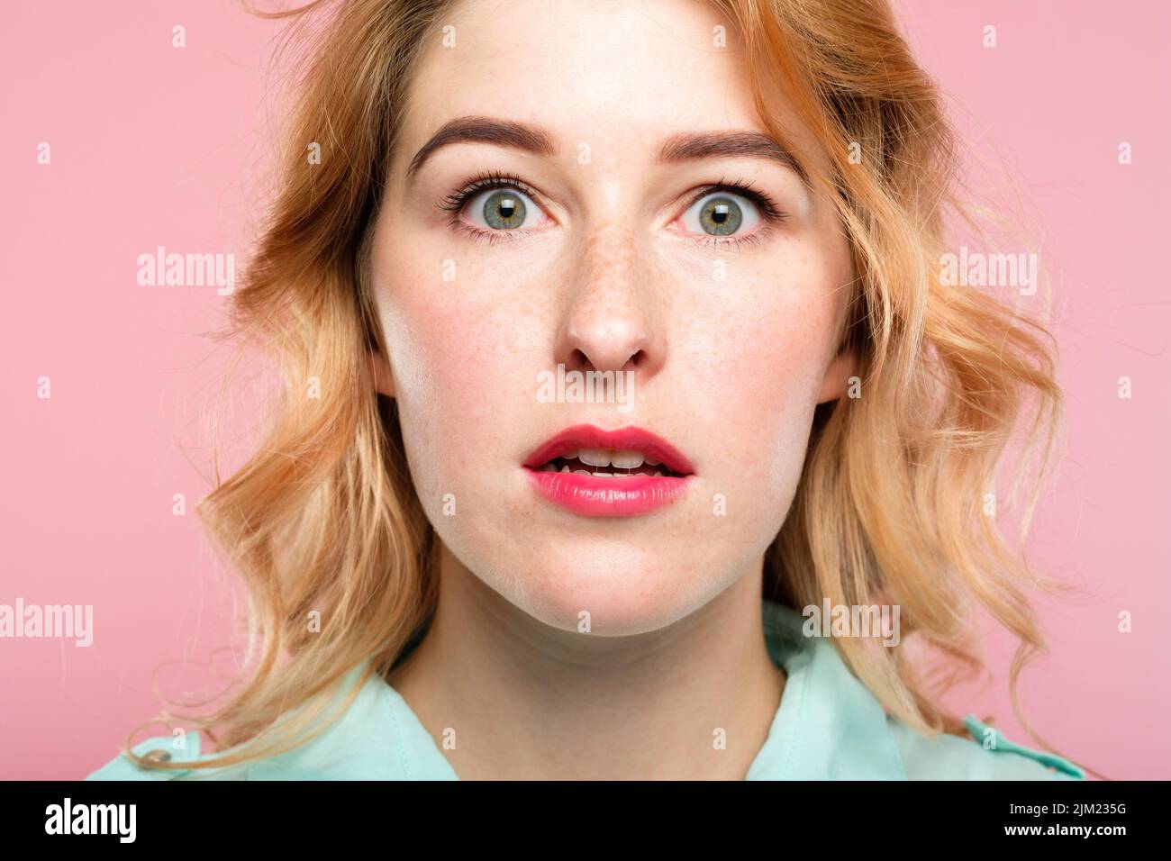 surprised startled girl open mouth emotional face Stock Photo - Alamy