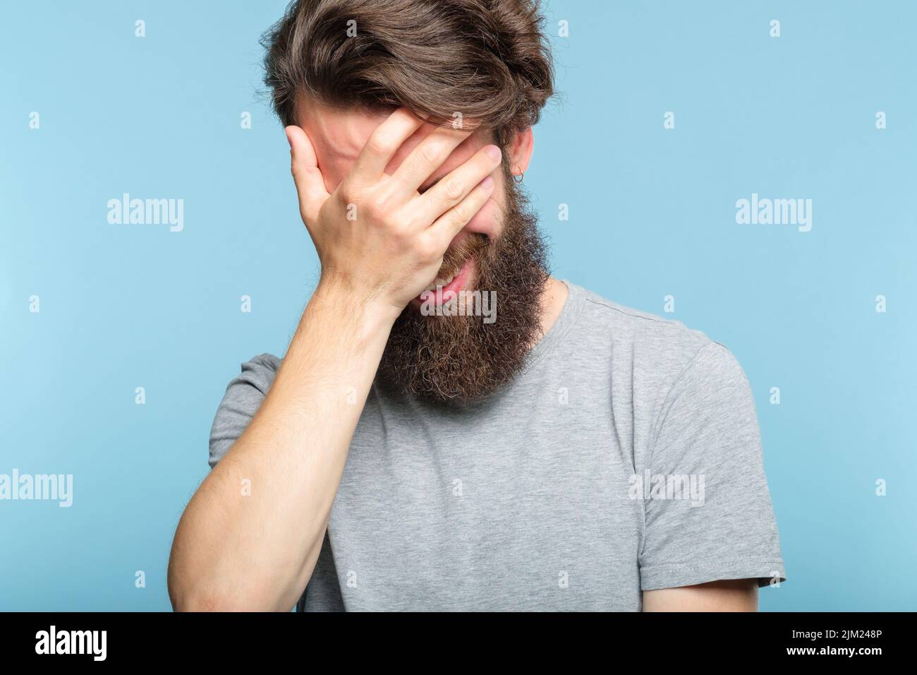 facepalm ashamed embarrassed man covering face Stock Photo - Alamy