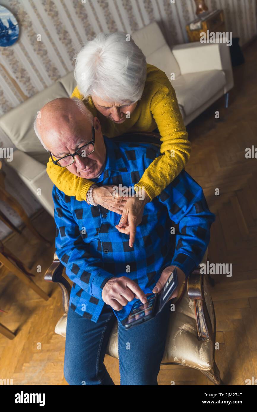 Couple hugging from behind laughing hi-res stock photography and images - Alamy