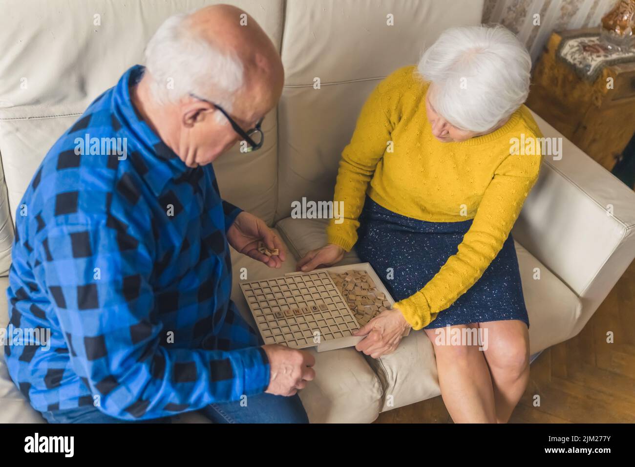 Man woman couple scrabble hi-res stock photography and images - Alamy