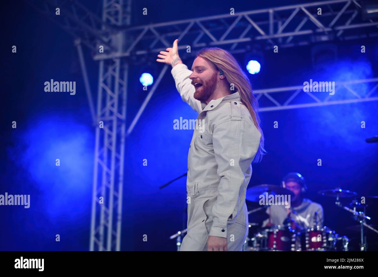 Sam Ryder performs his Eurovision song Spaceman at Tramlines Festival ...
