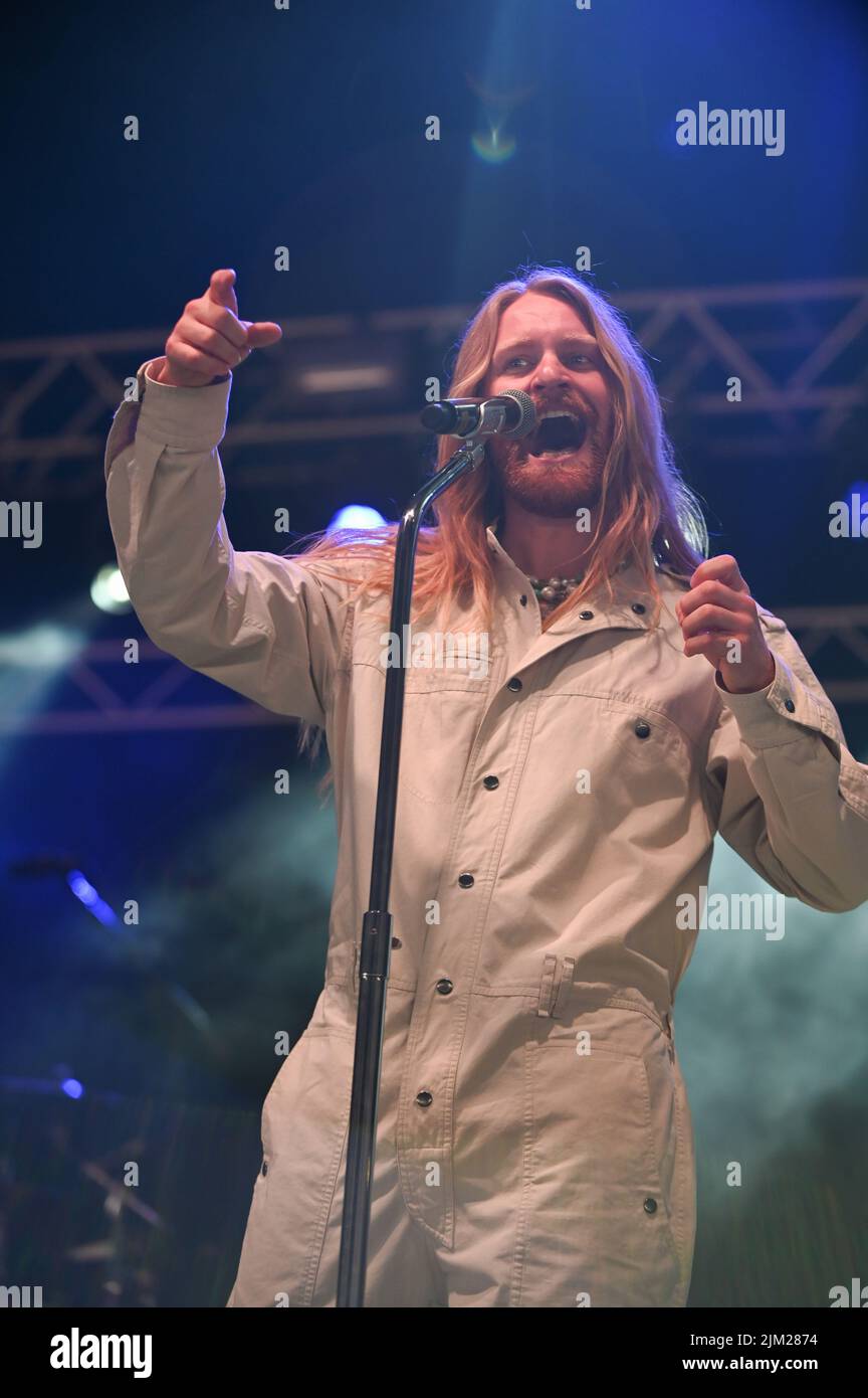 Sam Ryder performs his Eurovision song Spaceman at Tramlines Festival ...