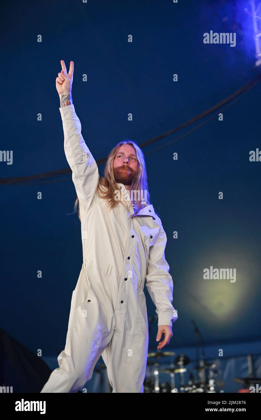 Sam Ryder performs his Eurovision song Spaceman at Tramlines Festival ...