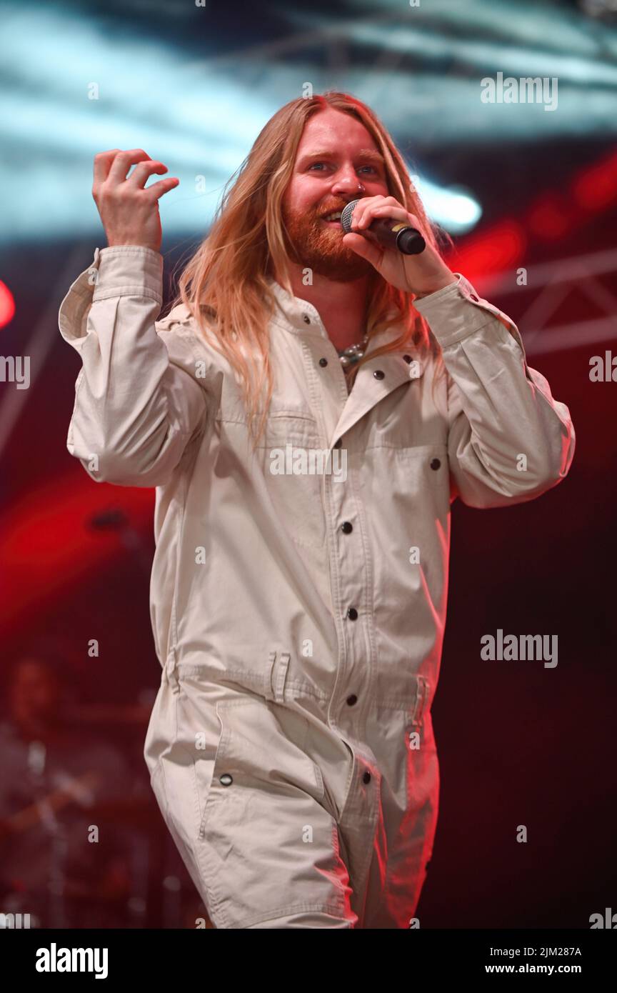 Sam Ryder performs his Eurovision song Spaceman at Tramlines Festival ...