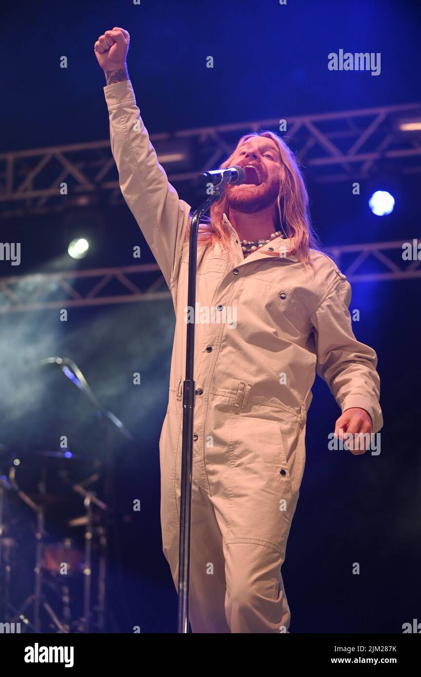 Sam Ryder performs his Eurovision song Spaceman at Tramlines Festival ...