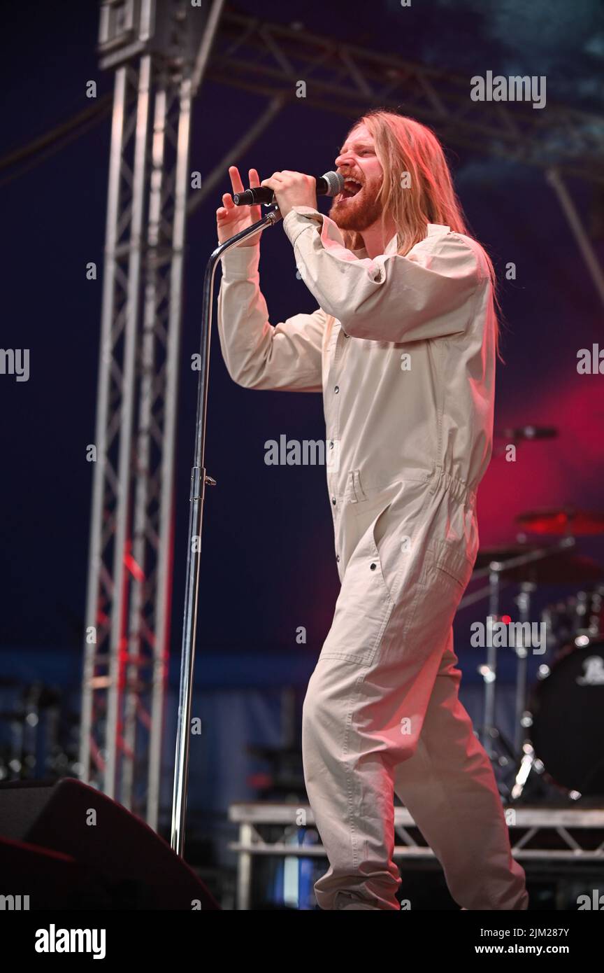 Sam Ryder performs his Eurovision song Spaceman at Tramlines Festival ...