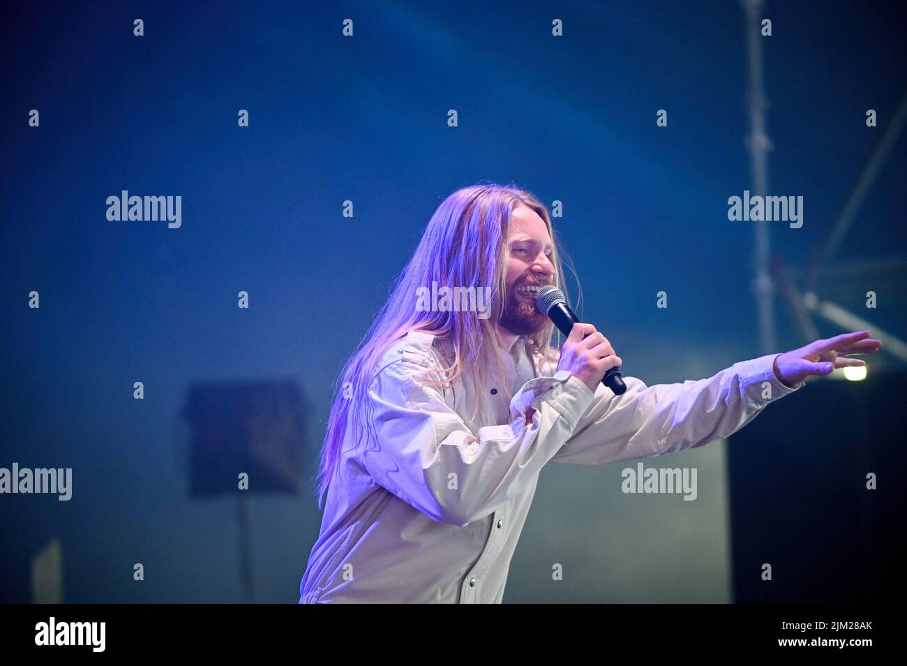 Sam Ryder performs his Eurovision song Spaceman at Tramlines Festival ...