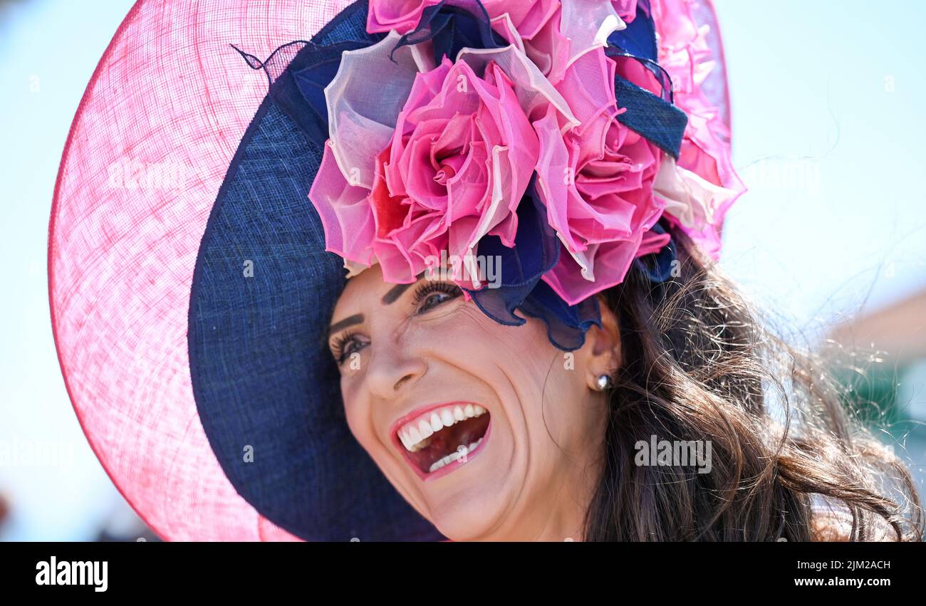 Brighton races ladies day 2022 hi-res stock photography and images - Alamy