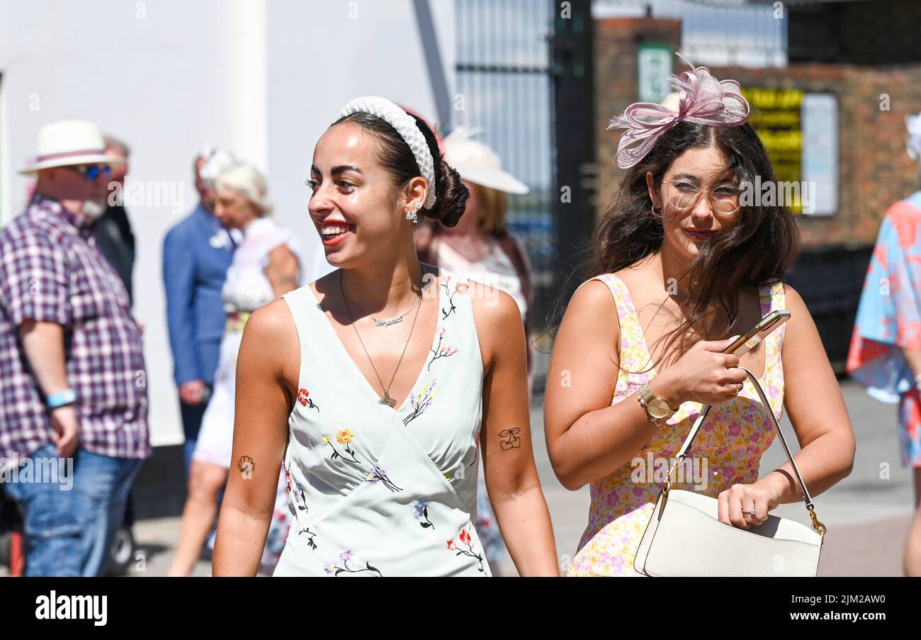 Brighton races ladies day 2022 hi-res stock photography and images - Alamy