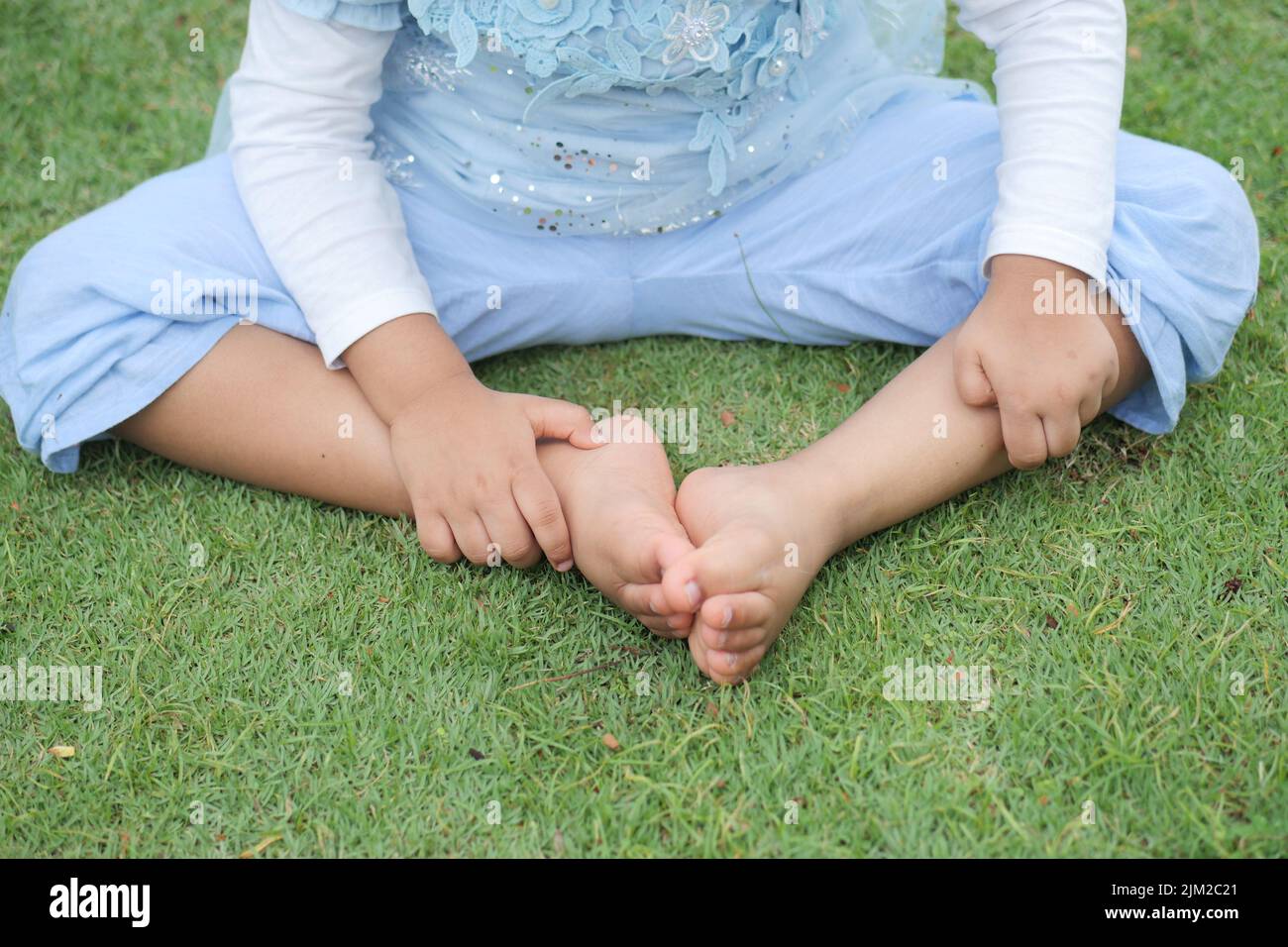 child girl suffering from itching skin Stock Photo - Alamy