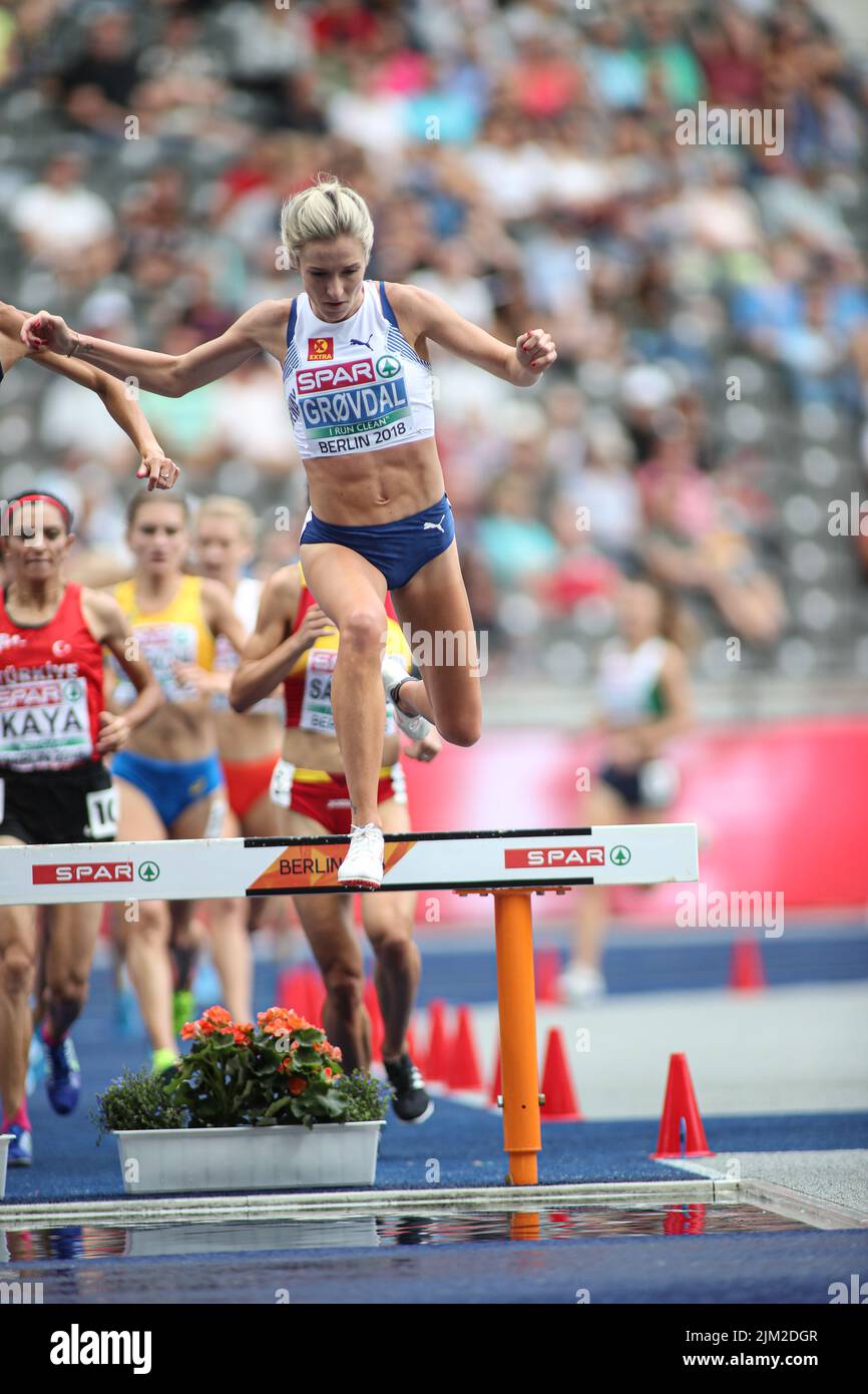 Karoline Bjerkeli Grøvdal running in the 3000m hurdles at the European ...