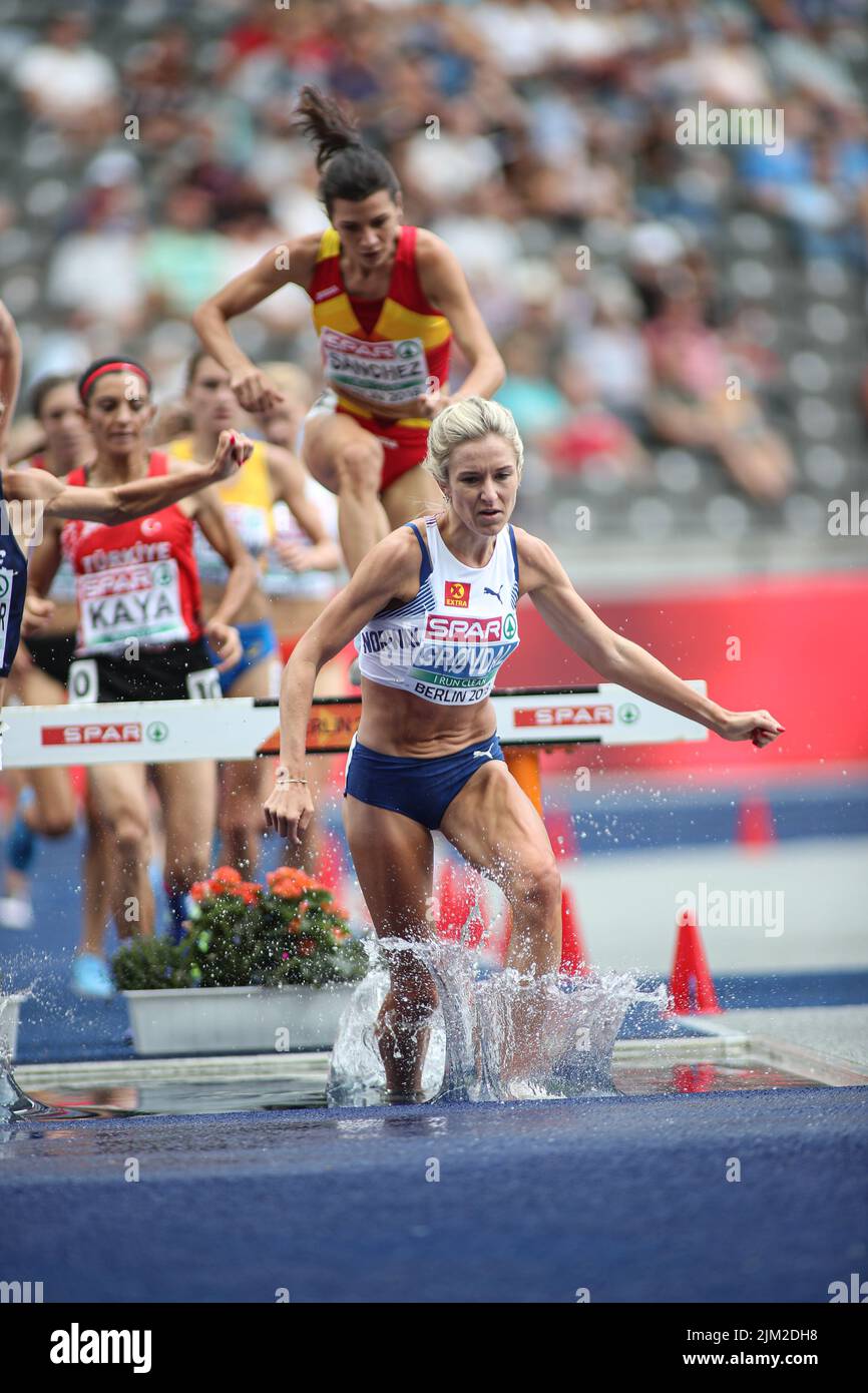 Karoline Bjerkeli Grøvdal running in the 3000m hurdles at the European ...