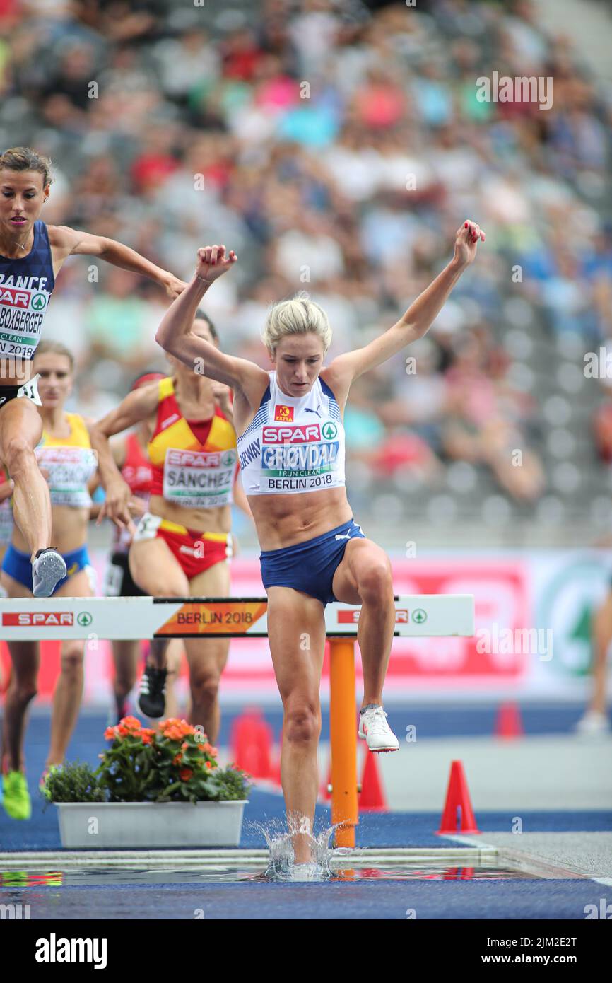 Karoline Bjerkeli Grøvdal running in the 3000m hurdles at the European ...