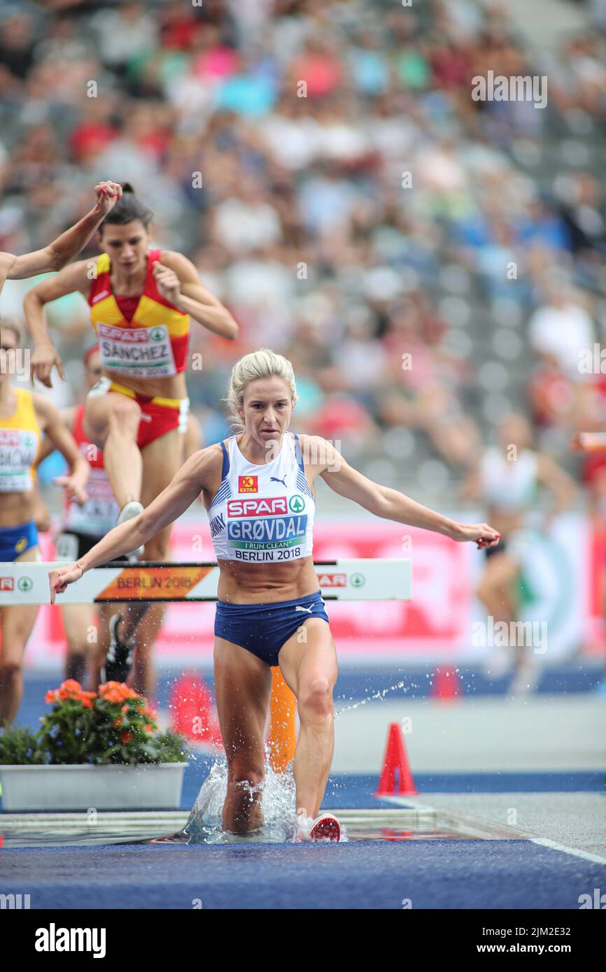 Karoline Bjerkeli Grøvdal running in the 3000m hurdles at the European ...