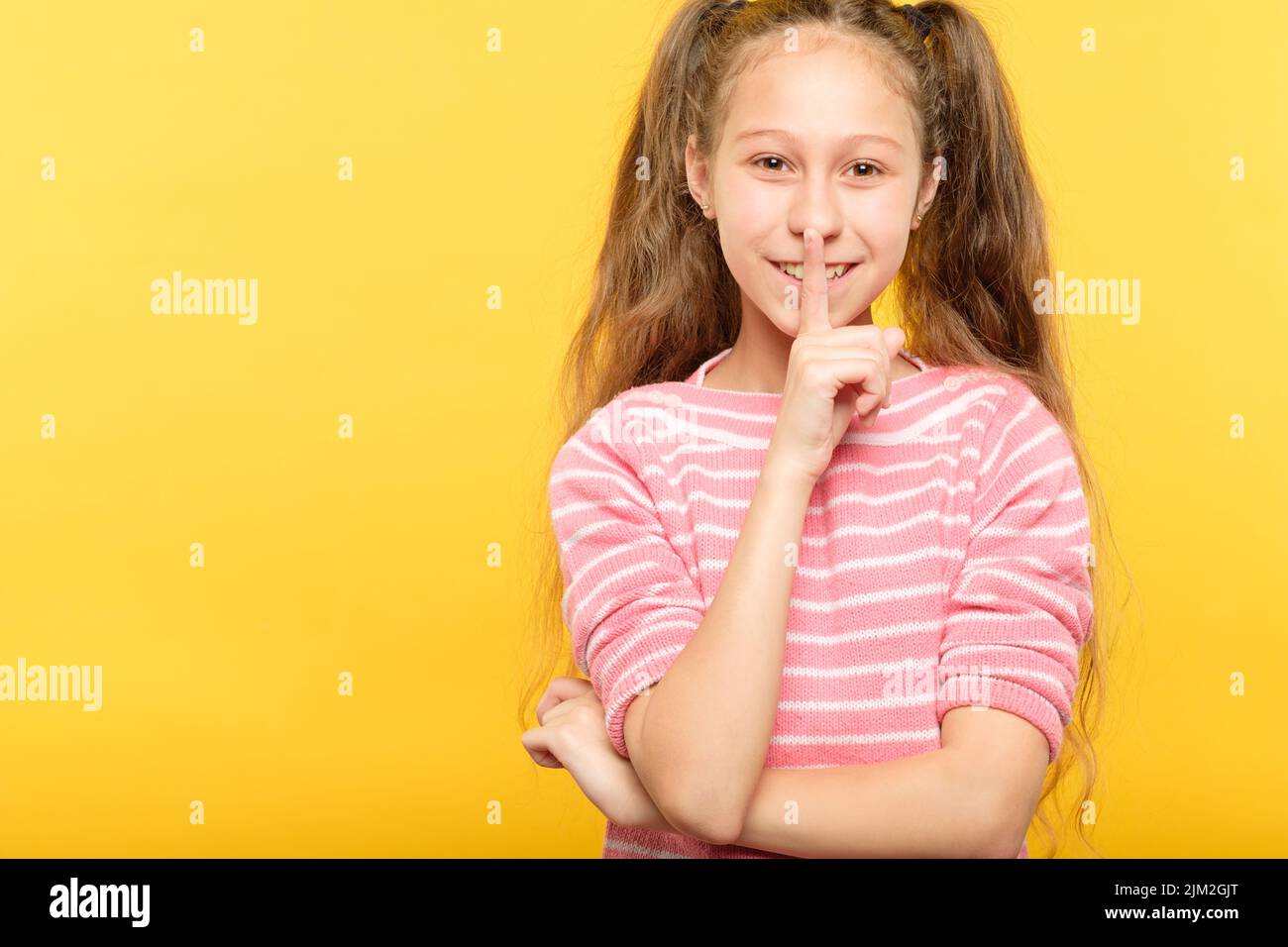 Expression shushing hi-res stock photography and images - Alamy