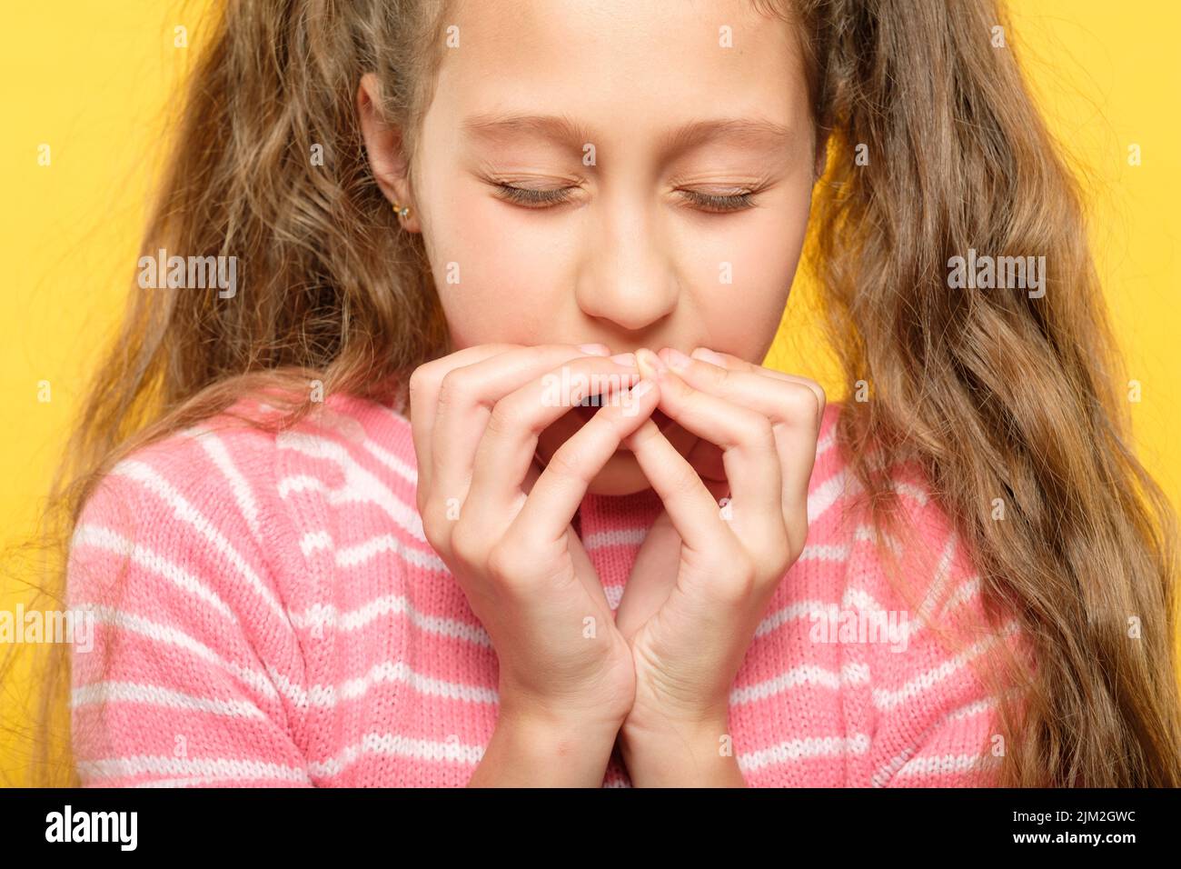 scared girl closed eyes cover mouth hands stress Stock Photo - Alamy