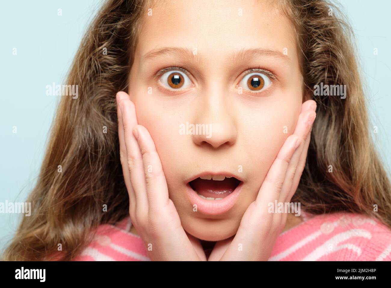 Portrait shocked girl hi-res stock photography and images - Alamy